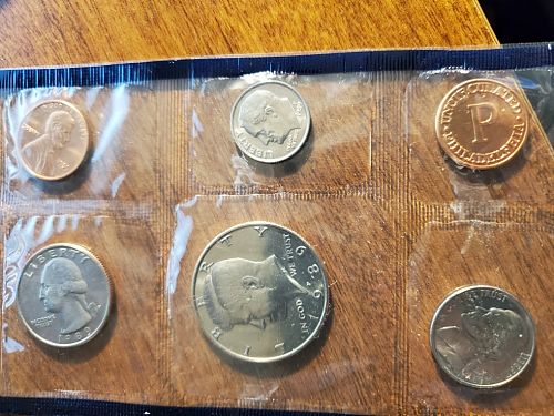 1989 P & D Mint Uncirculated Mint Set - For Sale, Buy Now Online - Item ...